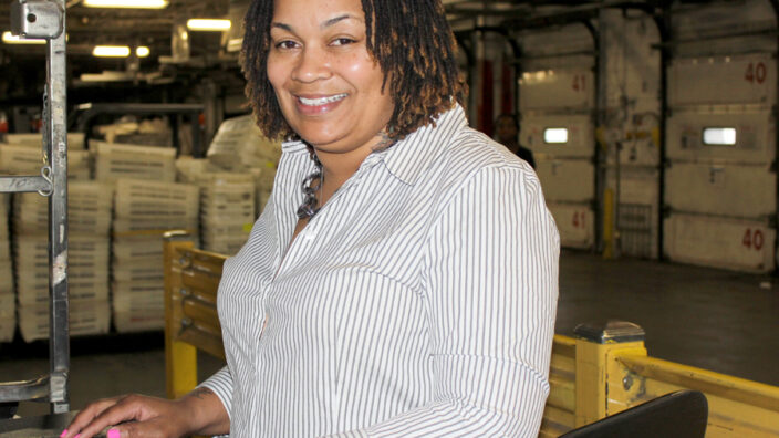 HolidayExtraMile_large-story – USPS Employee News